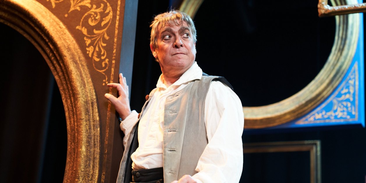 La sobreactuación y la banalidad del teatro en 'Bojos per Molière'