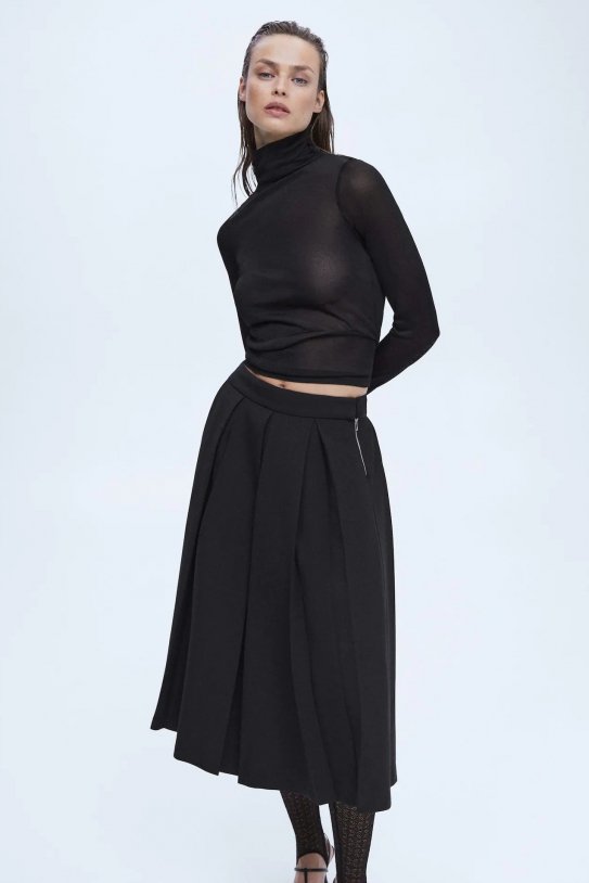 Ojos como platos al ver la nueva falda premium de Mango