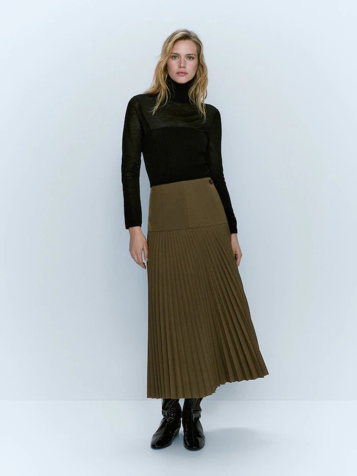 Hay que ponerle un 10 a la nueva falda plisada de Massimo Dutti