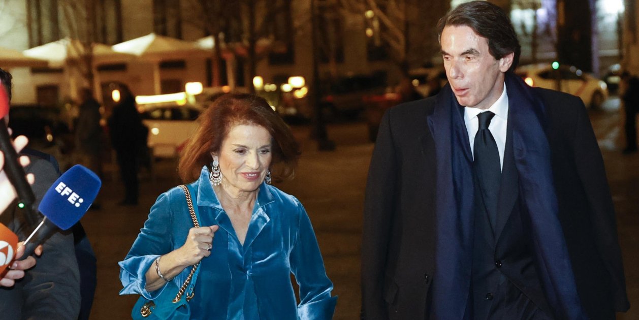 Aznar celebra los 70 años con la familia y miembros del PP en el Teatro ...