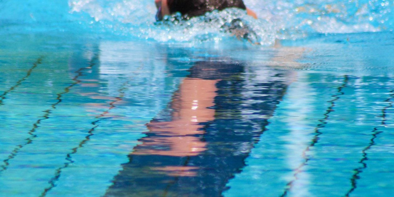 Crol, braza y espalda: repasamos la rutina de natación