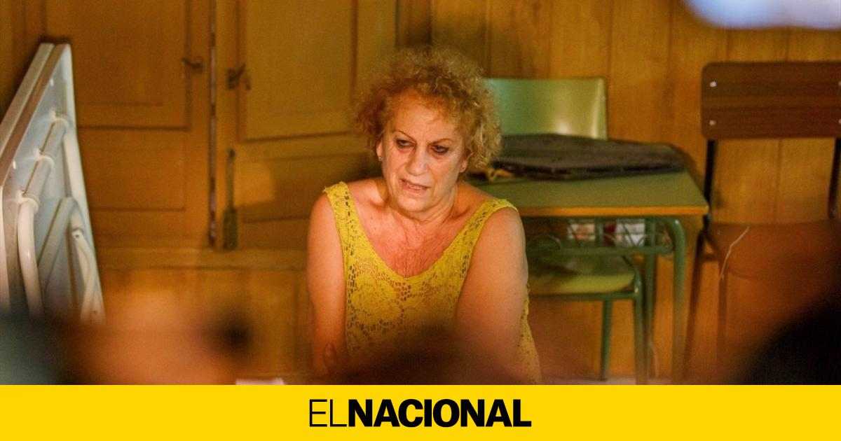 Segunda noche de huelga de la madre de Rubiales en la iglesia de Motril ...