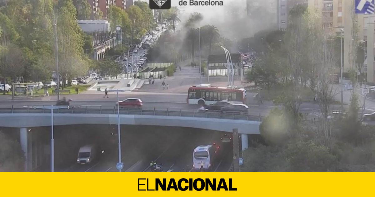 Restablecida la circulación de la ronda de Dalt nueve horas después del incendio de un camión