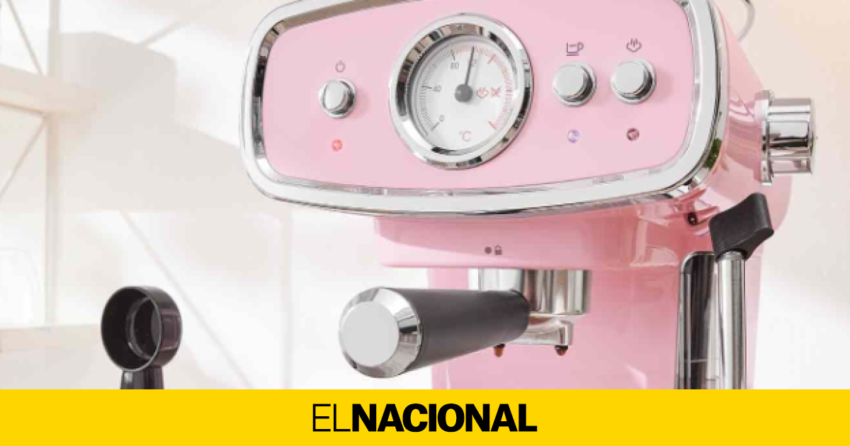 Lidl tiene una cafetera espresso retro de color rosa