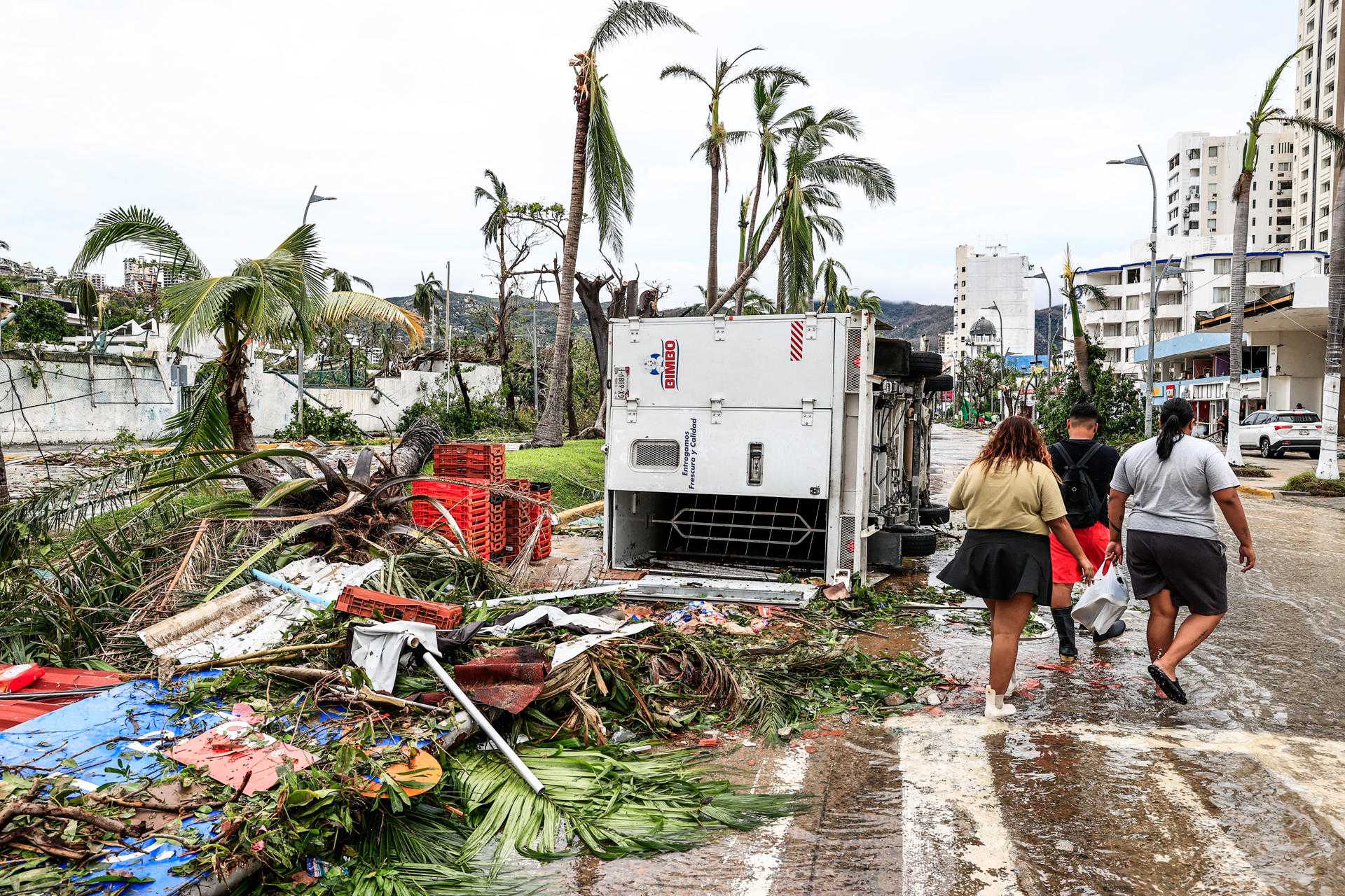 El Devastador Huracán Otis Deja Al Menos 27 Muertos A Su Paso Por México
