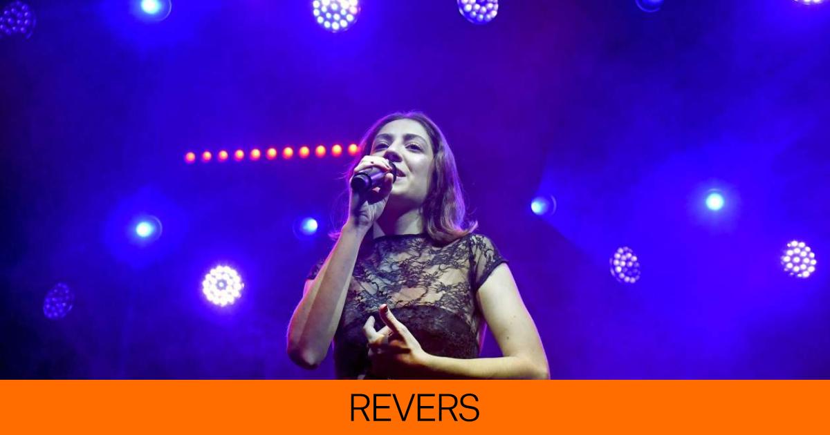 Maria Jaume pone a bailar a toda la Sala Apolo a ritmo de nostalgia pop