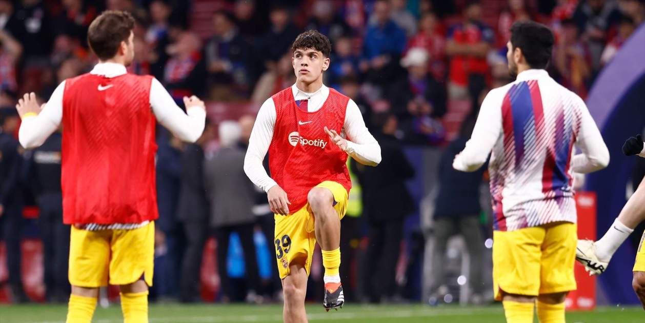 Héctor Fort no entra en los planes de Hansi Flick: el Barça le busca ...