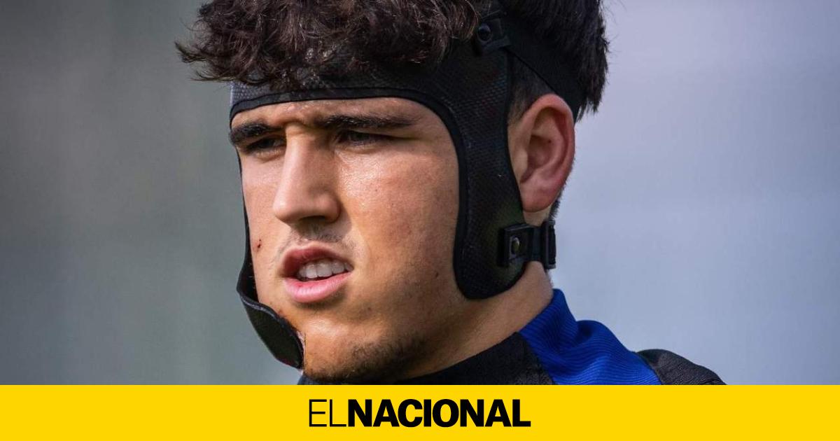 Pau Cubarsí, a l'estil Carles Puyol, amb màscara per protegir-se de l ...