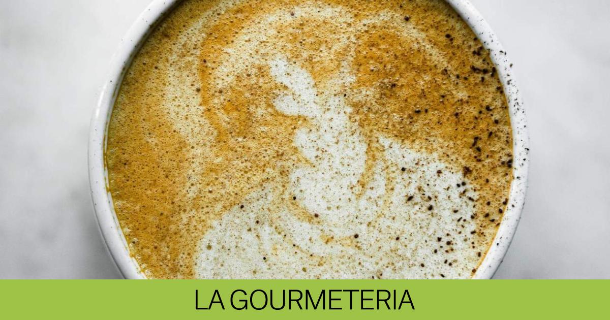 ¿Por qué es bueno tomar café con cúrcuma?