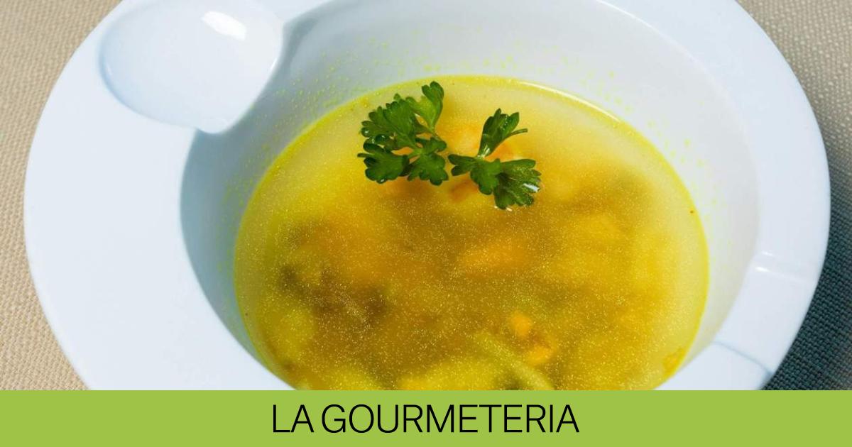 Cómo comer la sopa sin quedar mal: esto dice una experta en protocolo