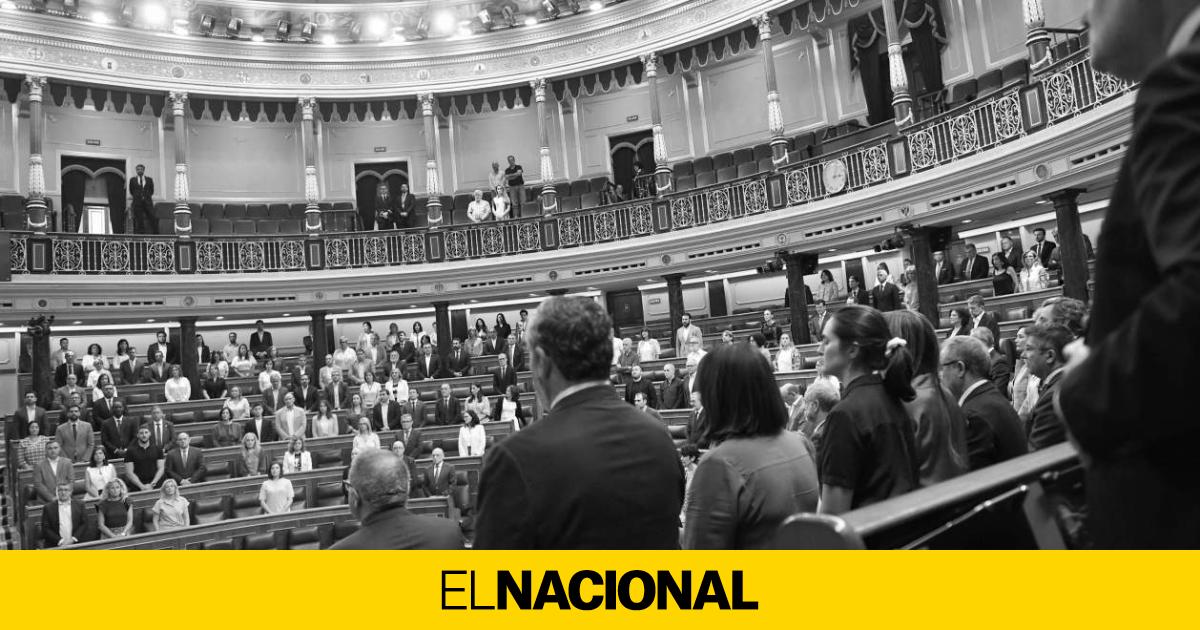 Sorpresa majúscula a la portada de l''ABC': de qui s'ha fet fan?