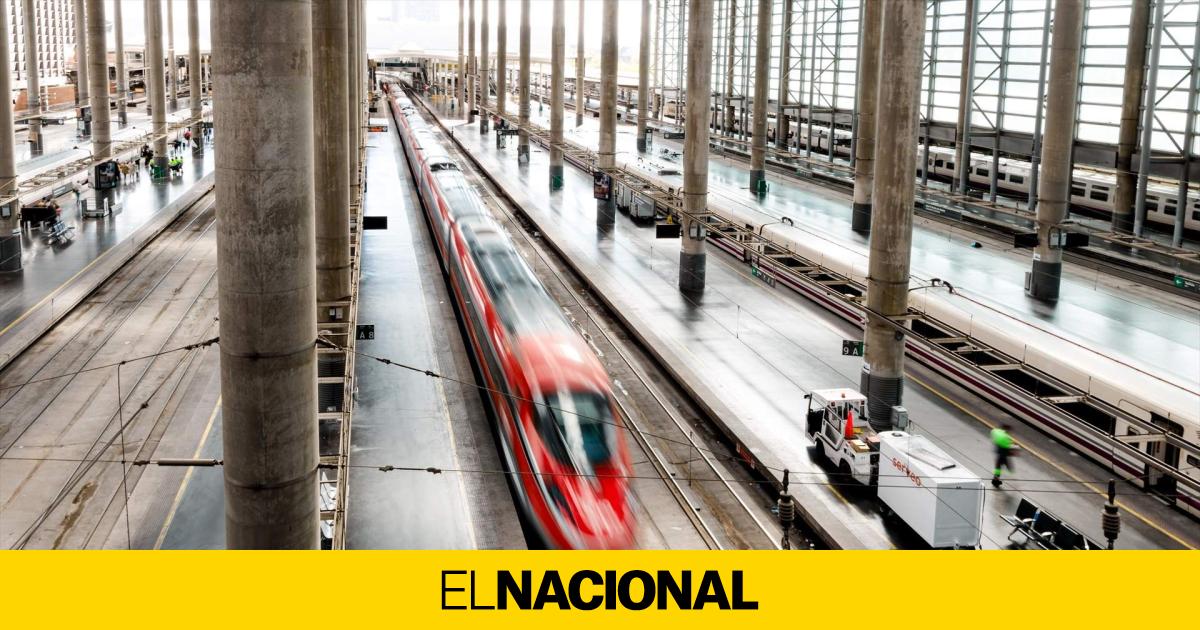 Almenys set trens en direcció Barcelona, aturats a Atocha per un comboi ...