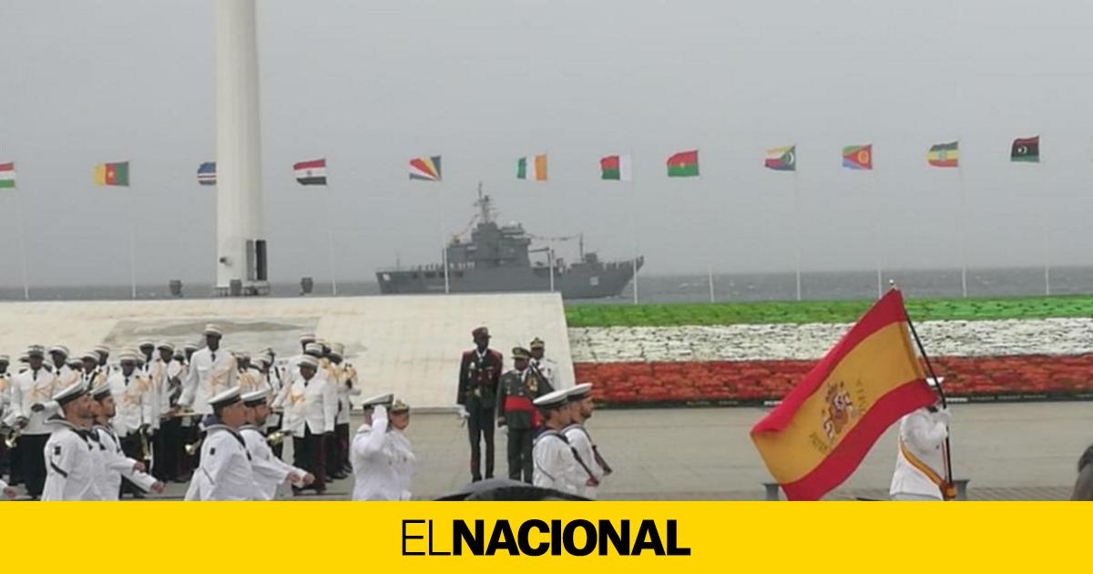 La armada española, en el desfile del 12-O de Obiang