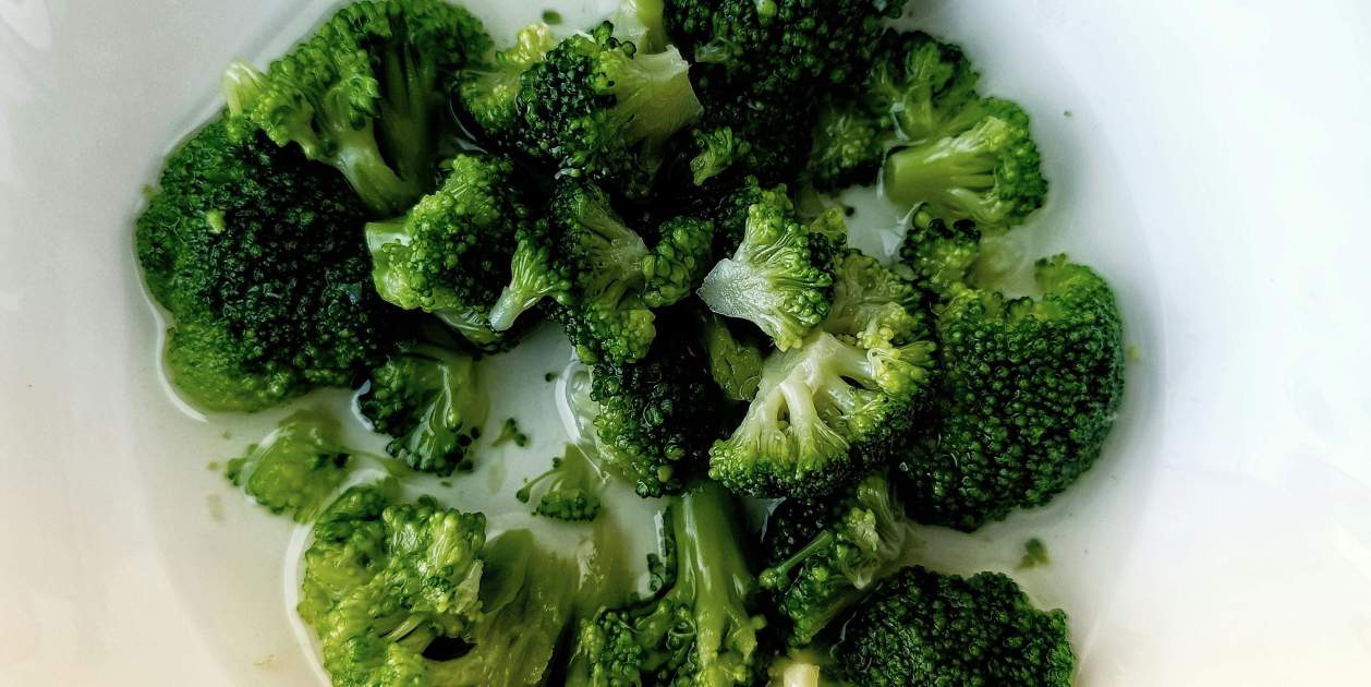 Si vas a cocinar brócoli, nunca tires sus tallos: sirven para hacer los ...