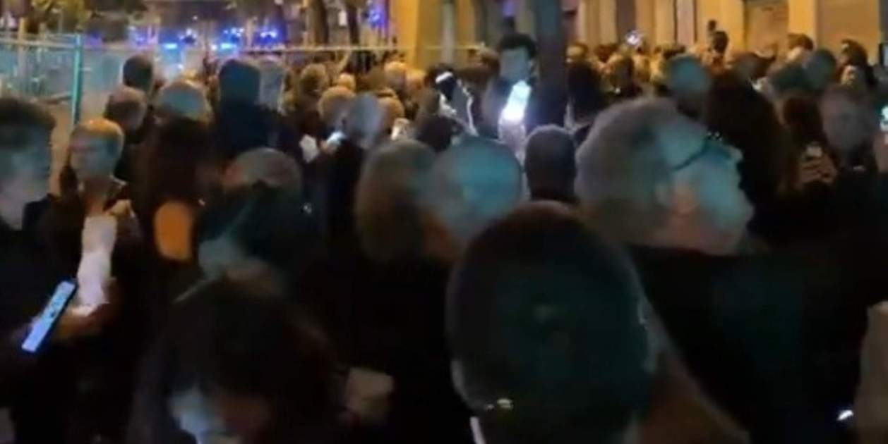 El Govern fa l'orni amb l'expulsió dels cantaires i es limita a admetre ...