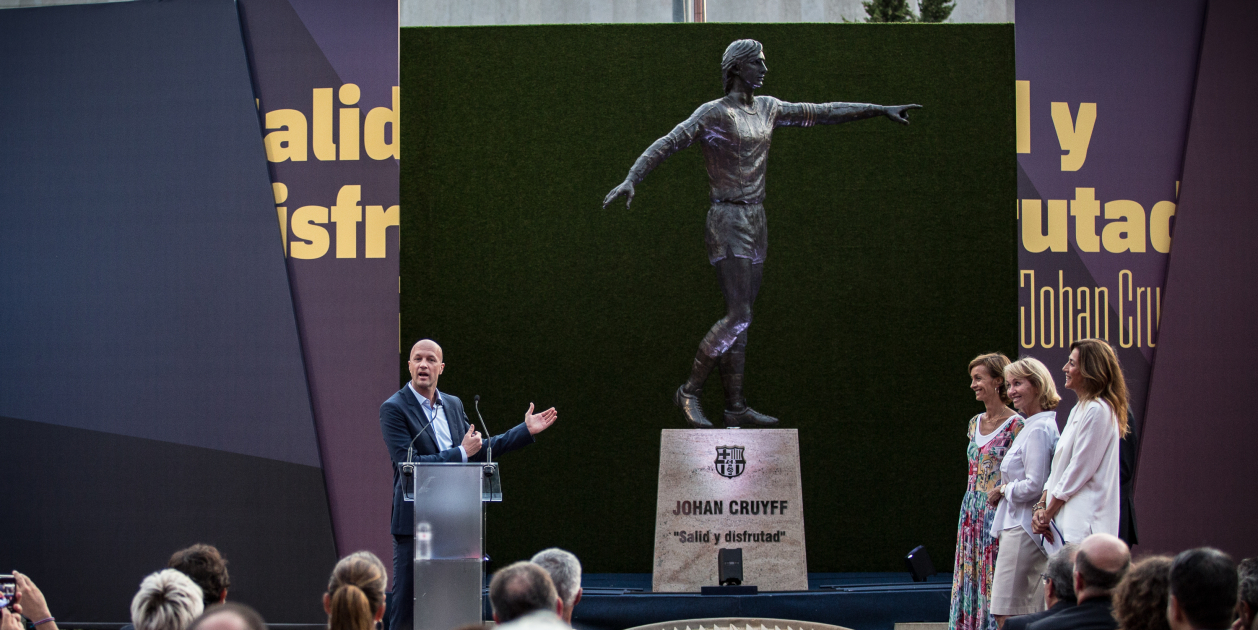 Johan Cruyff és etern: el Barça inaugura una estàtua de l’holandès al ...
