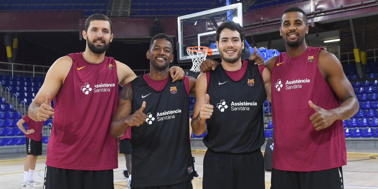 El jugador del Barça Brandon Davies se compromete a aprender catalán