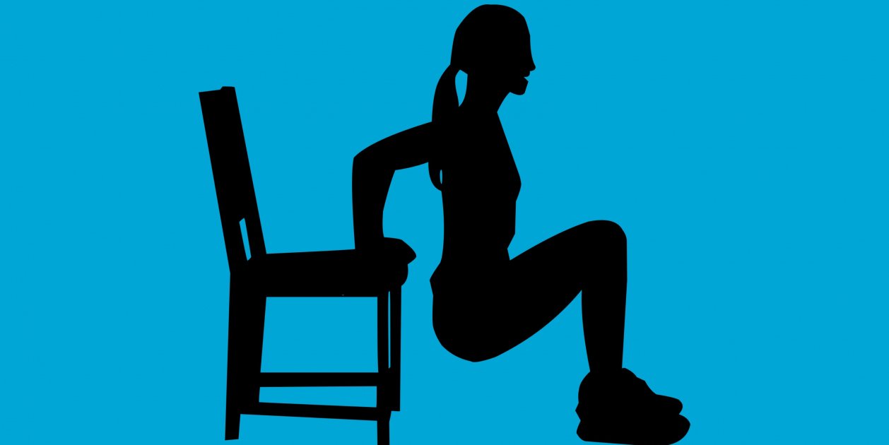 Cinco ejercicios para hacer con una silla en casa y mejorar tu físico